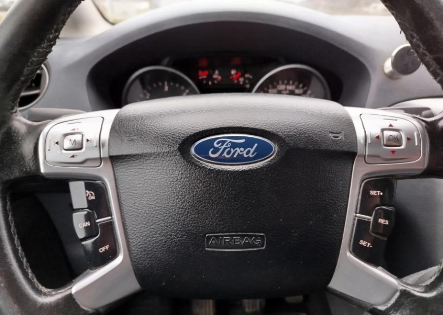 Blue Ford S-Max 2007 in Riga, with an engine capacity of 1.80 L and mileage of 305 thousand km for 2650 €, photo 6 on AUTOMOTO.COM.LV