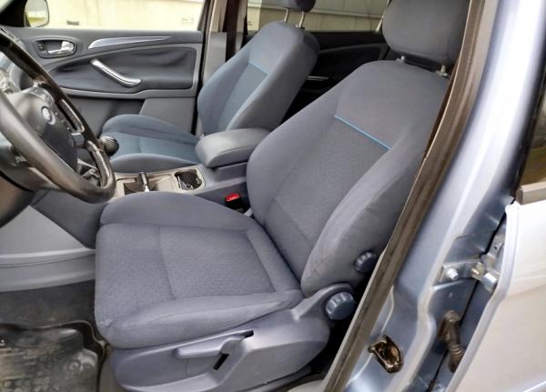 Blue Ford S-Max 2007 in Riga, with an engine capacity of 1.80 L and mileage of 305 thousand km for 2650 €, photo 8 on AUTOMOTO.COM.LV