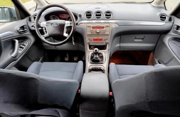 Blue Ford S-Max 2007 in Riga, with an engine capacity of 1.80 L and mileage of 305 thousand km for 2650 €, photo 9 on AUTOMOTO.COM.LV