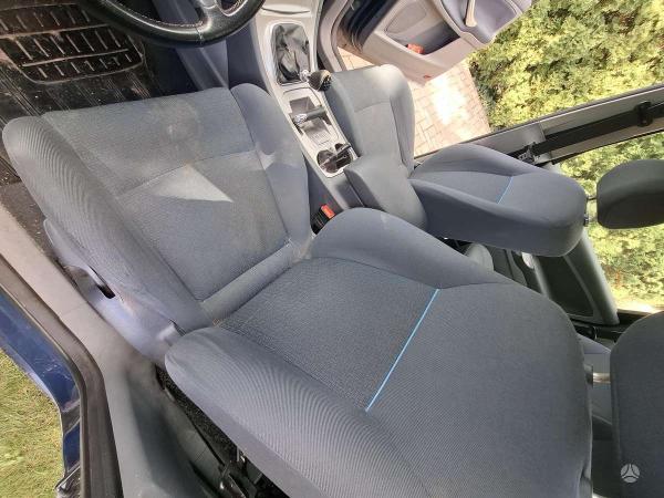 Ford S-Max 2008 Rokiškis vietnē Zils Ford S-Max 2008 Rokiškis, ar dzinēja tilpumu 1.75 L un nobraukumu 325 tūkst. km par 1200 €, foto 7 vietnē AUTOMOTO.COM.LV