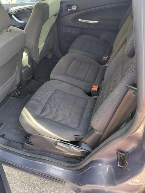 Brown Ford S-Max 2011 in Druskininkai, with an engine capacity of 2.20 L and mileage of 220 thousand km for 5500 €, photo 5 on AUTOMOTO.COM.LV
