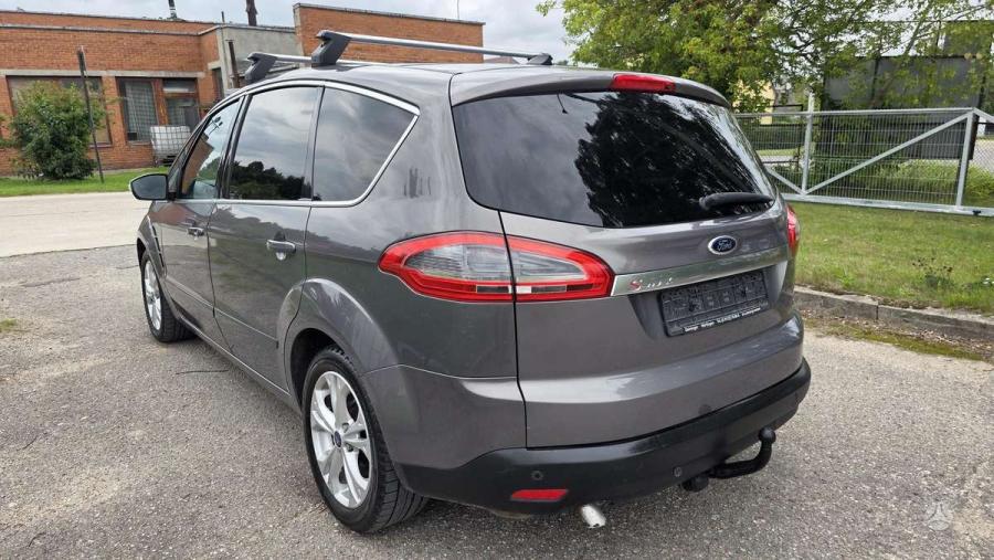 Brown Ford S-Max 2012 in Siauliai, with an engine capacity of 1.60 L and mileage of 209 thousand km for 5850 €, photo 4 on AUTOMOTO.COM.LV