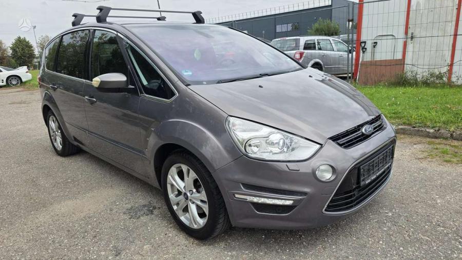 Brown Ford S-Max 2012 in Siauliai, with an engine capacity of 1.60 L and mileage of 209 thousand km for 5850 €, photo 8 on AUTOMOTO.COM.LV