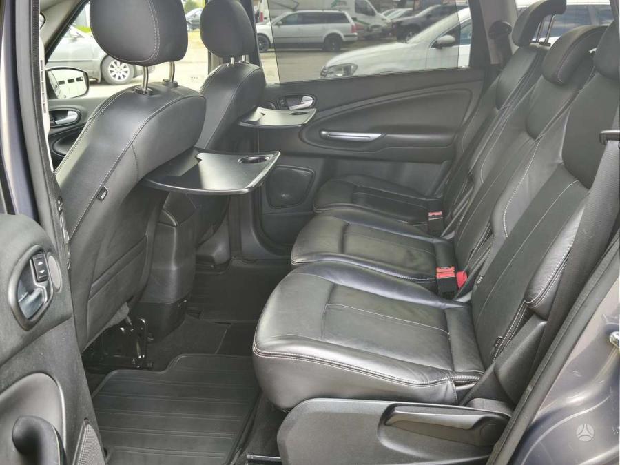 Brown Ford S-Max 2013 in Prienai, with an engine capacity of 2.00 L and mileage of 283 thousand km for 4950 €, photo 13 on AUTOMOTO.COM.LV