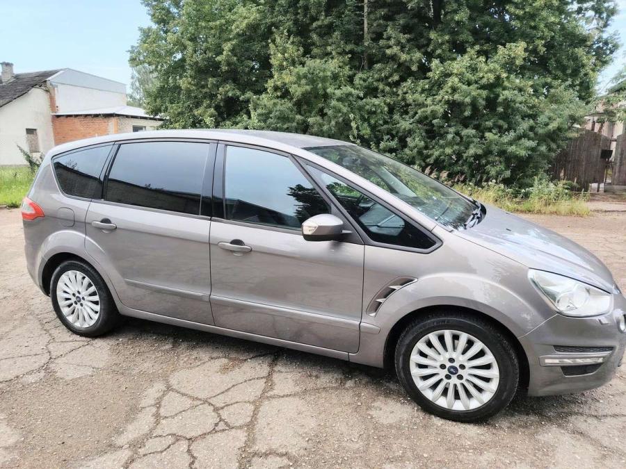 Brown Ford S-Max 2014 in Radviliskis, with an engine capacity of 2.00 L and mileage of 313 thousand km for 5350 €, photo 3 on AUTOMOTO.COM.LV