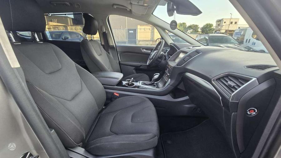 Brown Ford S-Max 2016 in Kaunas, with an engine capacity of 2.00 L and mileage of 314 thousand km for 7999 €, photo 21 on AUTOMOTO.COM.LV