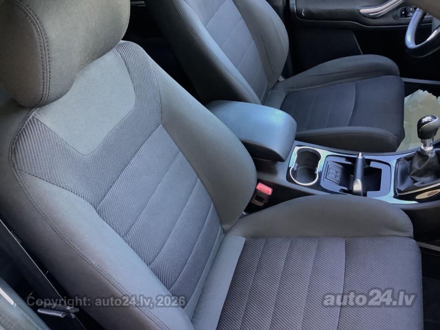 Brown Ford S-Max 2012 in Tartu, with an engine capacity of 2.00 L and mileage of 233 thousand km for 5890 €, photo 10 on AUTOMOTO.COM.LV