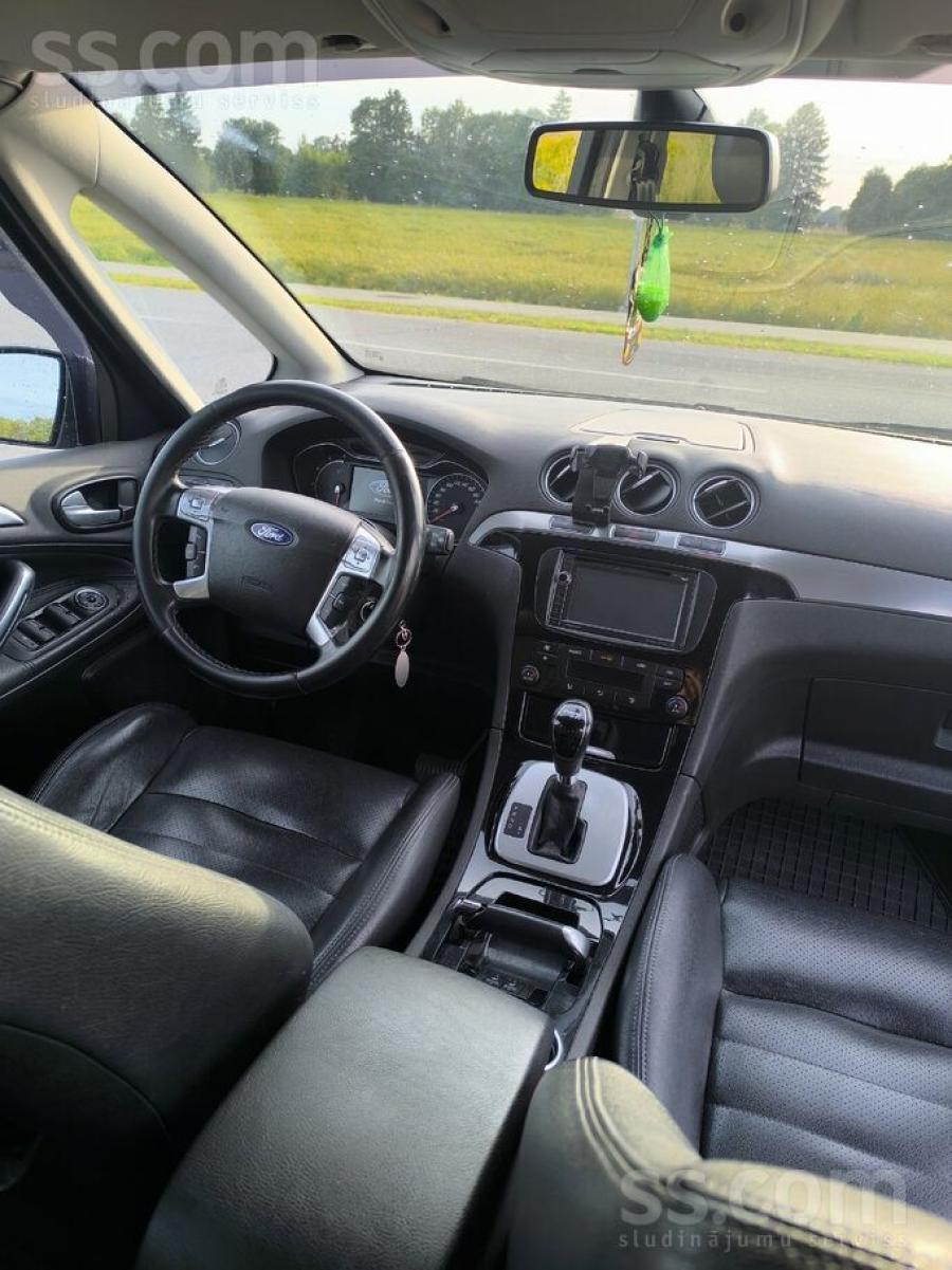 Brown Ford S-Max 2012 in Riga, with an engine capacity of 2.00 L and mileage of 282 thousand km for 4000 €, photo 4 on AUTOMOTO.COM.LV