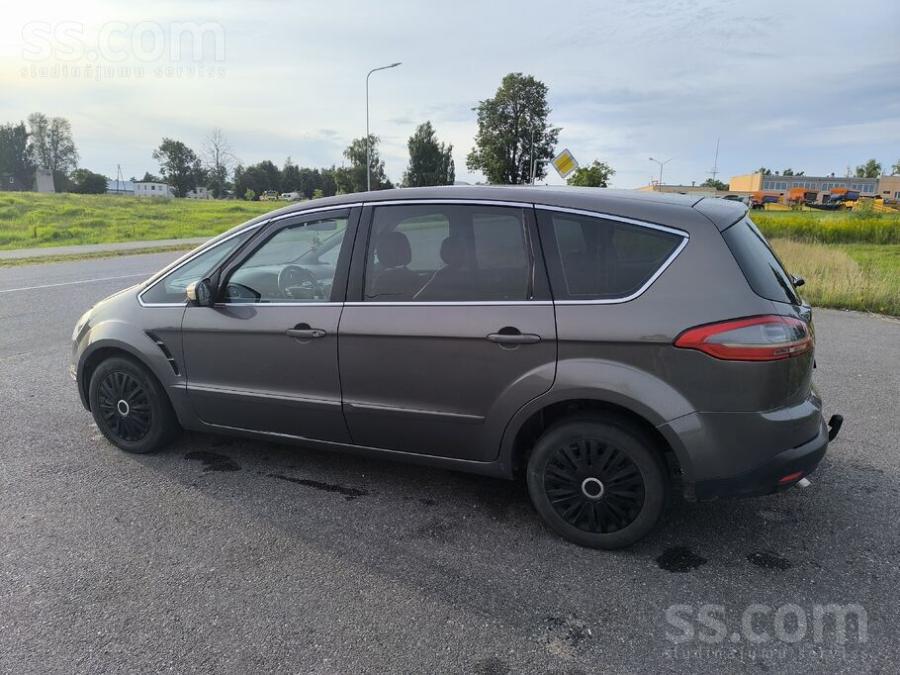 Brown Ford S-Max 2012 in Riga, with an engine capacity of 2.00 L and mileage of 282 thousand km for 3690 €, photo 1 on AUTOMOTO.COM.LV