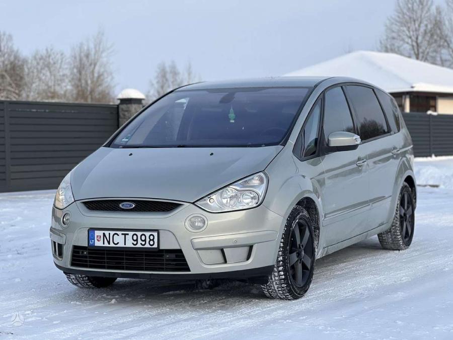 Green Ford S-Max 2009 in Mazeikiai, with an engine capacity of 2.18 L and mileage of 282 thousand km for 3550 €, photo 1 on AUTOMOTO.COM.LV