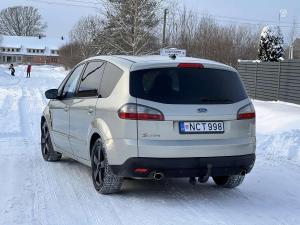 Green Ford S-Max 2009 in Mazeikiai, with an engine capacity of 2.18 L and mileage of 282 thousand km for 3550 €, photo 6 on AUTOMOTO.COM.LV