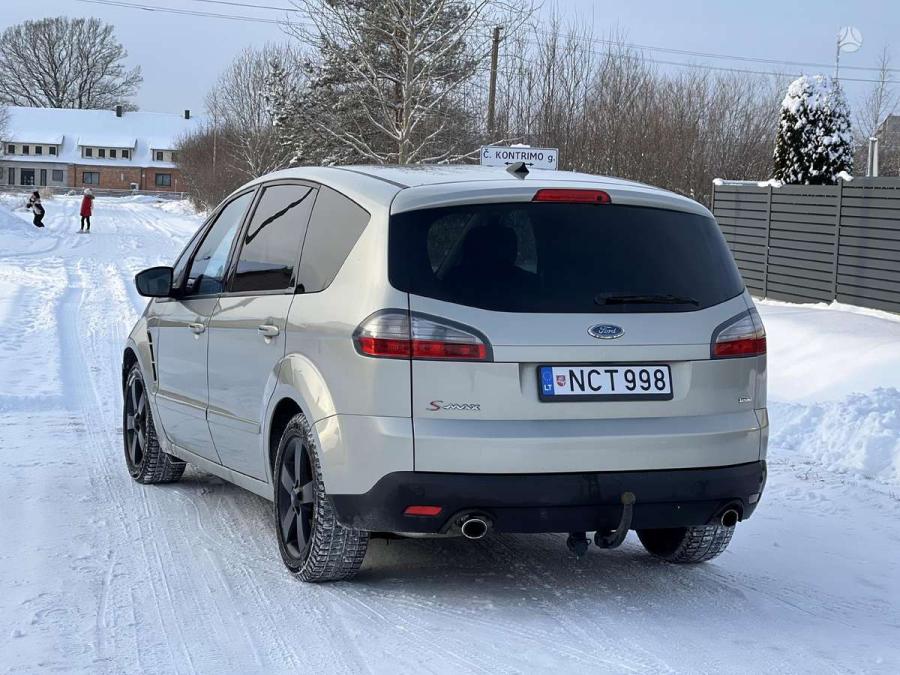 Green Ford S-Max 2009 in Mazeikiai, with an engine capacity of 2.18 L and mileage of 282 thousand km for 3550 €, photo 6 on AUTOMOTO.COM.LV