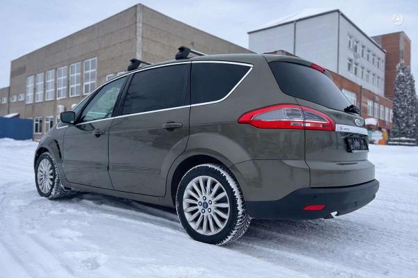 Green Ford S-Max 2011 in Kaunas, with an engine capacity of 2.00 L and mileage of 295 thousand km for 5300 €, photo 4 on AUTOMOTO.COM.LV