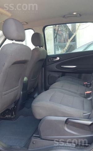 Green Ford S-Max 2011 in Tukums, with an engine capacity of 2.00 L and mileage of 305 thousand km for 5390 €, photo 10 on AUTOMOTO.COM.LV