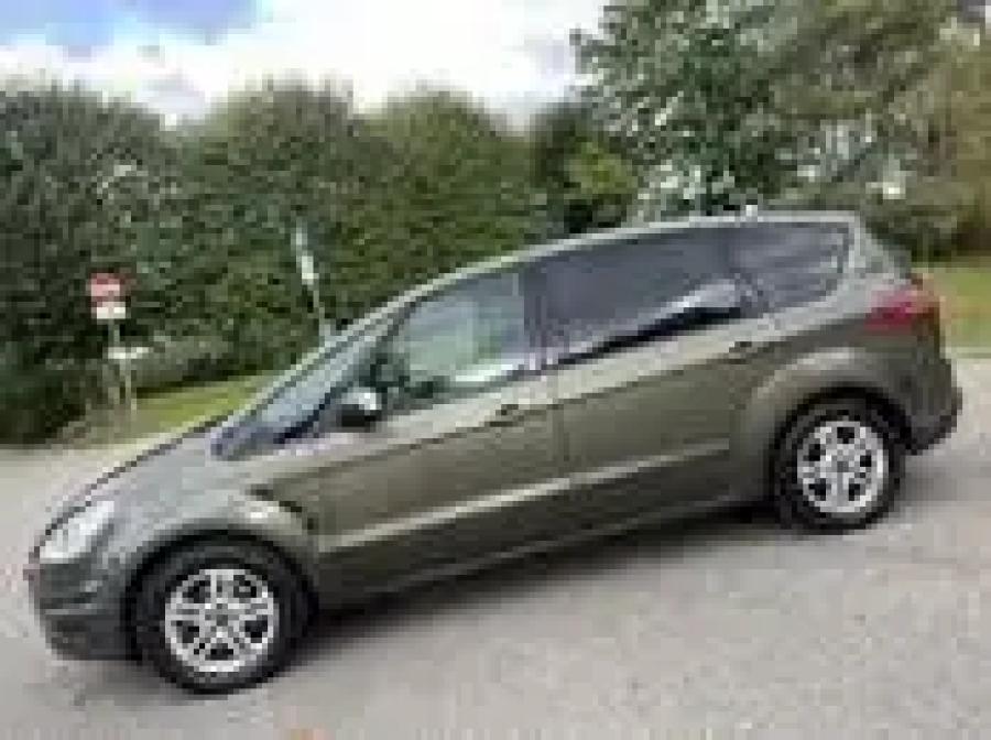 Green Ford S-Max 2011 in Riga, with an engine capacity of 1.60 L and mileage of 214 thousand km for 5490 €, photo 4 on AUTOMOTO.COM.LV