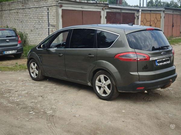 Green Ford S-Max 2011 in Vilnius, with an engine capacity of 2.00 L and mileage of 307 thousand km for 1950 €, photo 3 on AUTOMOTO.COM.LV