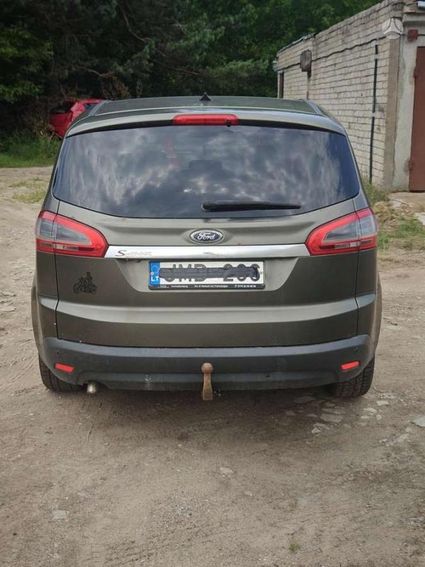 Green Ford S-Max 2011 in Vilnius, with an engine capacity of 2.00 L and mileage of 307 thousand km for 1950 €, photo 4 on AUTOMOTO.COM.LV