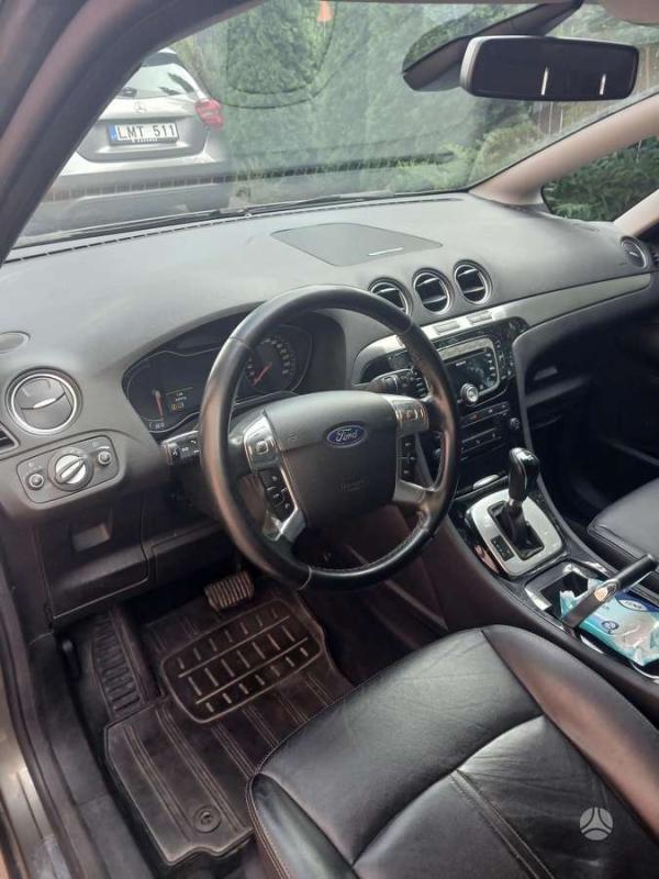 Green Ford S-Max 2012 in Kursenai, with an engine capacity of 2.00 L and mileage of 275 thousand km for 6900 €, photo 4 on AUTOMOTO.COM.LV