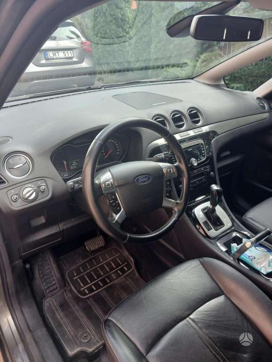 Green Ford S-Max 2012 in Kursenai, with an engine capacity of 2.00 L and mileage of 275 thousand km for 6900 €, photo 5 on AUTOMOTO.COM.LV