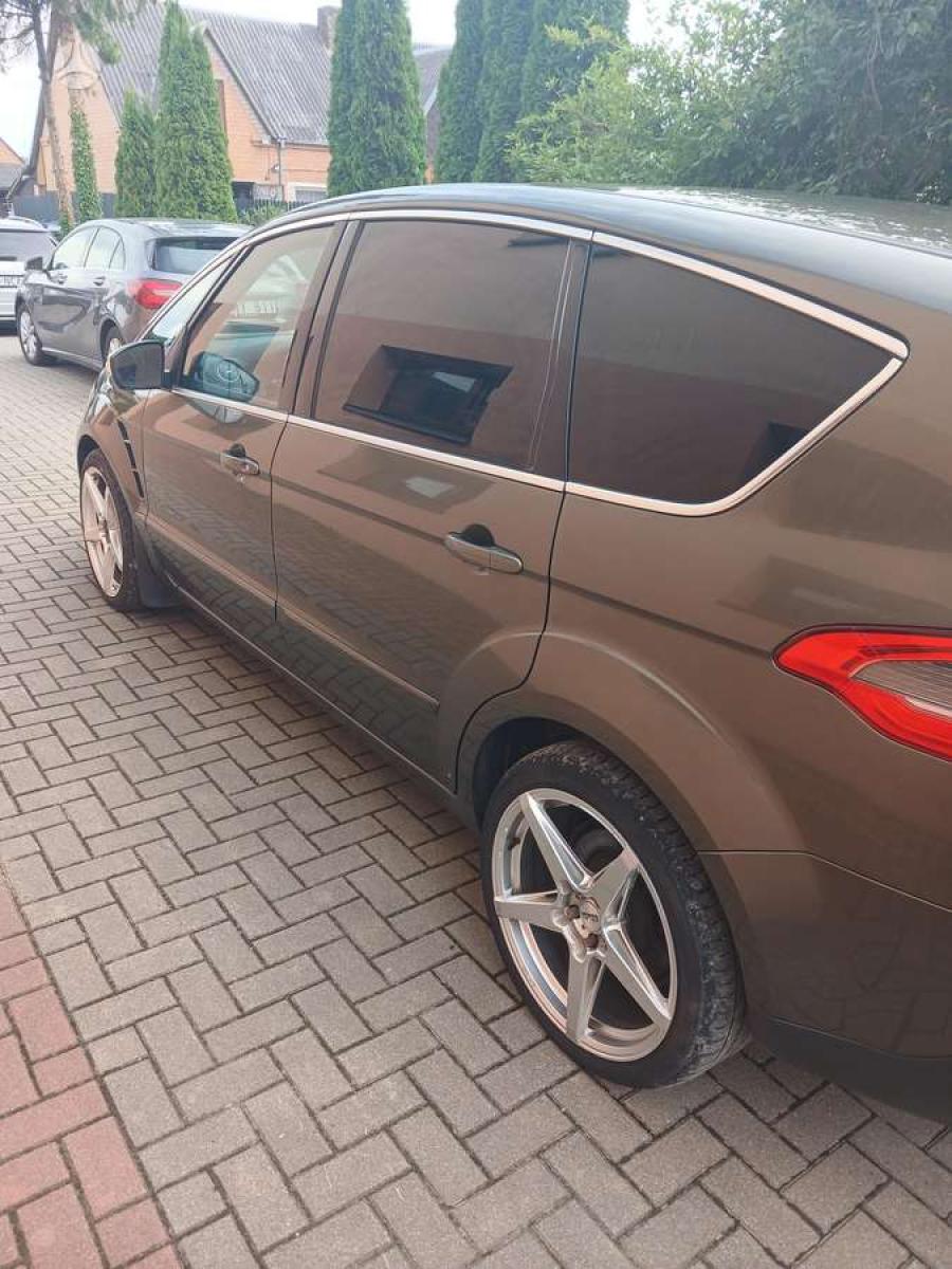 Green Ford S-Max 2012 in Kursenai, with an engine capacity of 2.00 L and mileage of 275 thousand km for 6900 €, photo 8 on AUTOMOTO.COM.LV