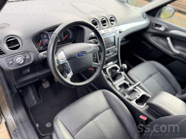 Green Ford S-Max 2012 in Riga, with an engine capacity of 1.60 L and mileage of 172 thousand km for 6995 €, photo 9 on AUTOMOTO.COM.LV