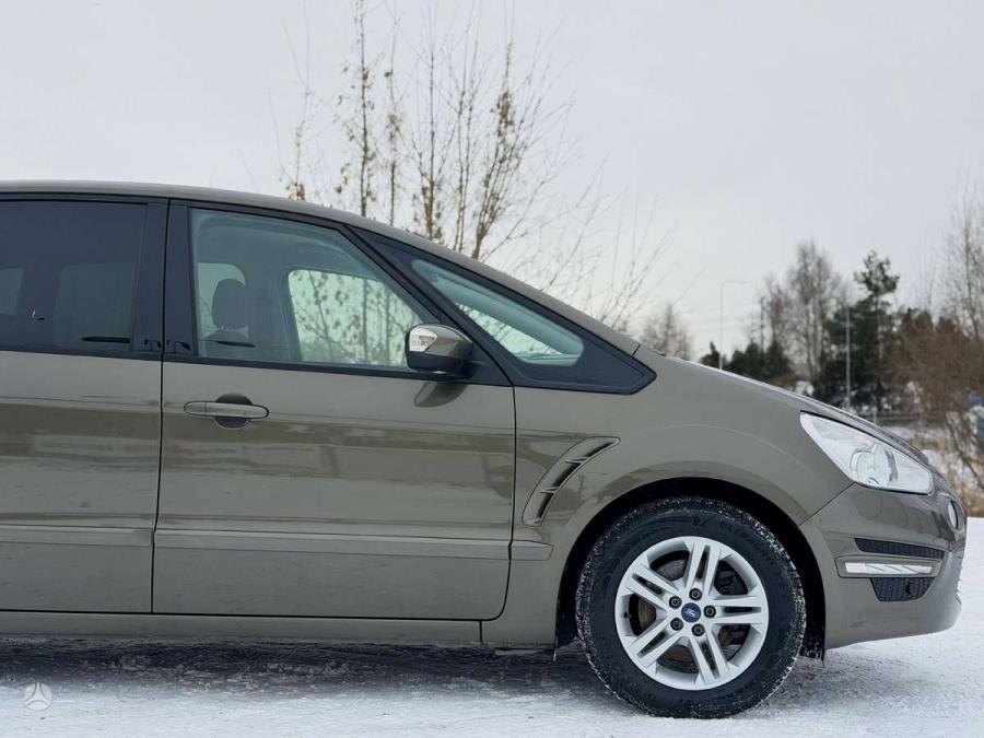 Green Ford S-Max 2013 in Siauliai, with an engine capacity of 2.00 L and mileage of 290 thousand km for 7450 €, photo 10 on AUTOMOTO.COM.LV