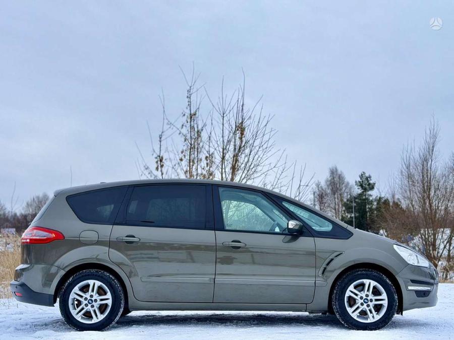 Green Ford S-Max 2013 in Siauliai, with an engine capacity of 2.00 L and mileage of 290 thousand km for 7450 €, photo 16 on AUTOMOTO.COM.LV