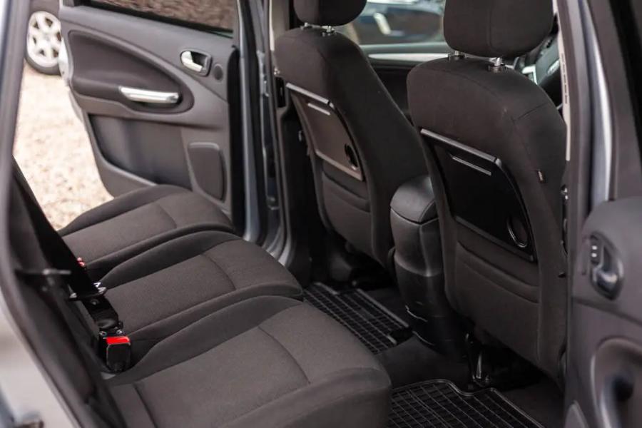 Pelēks Ford S-Max 2009 Rīga, ar dzinēja tilpumu 2.00 L un nobraukumu 259 tūkst. km par 4495 €, foto 12 vietnē AUTOMOTO.COM.LV