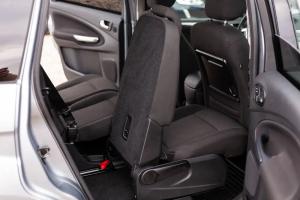 Pelēks Ford S-Max 2009 Rīga, ar dzinēja tilpumu 2.00 L un nobraukumu 259 tūkst. km par 4495 €, foto 15 vietnē AUTOMOTO.COM.LV