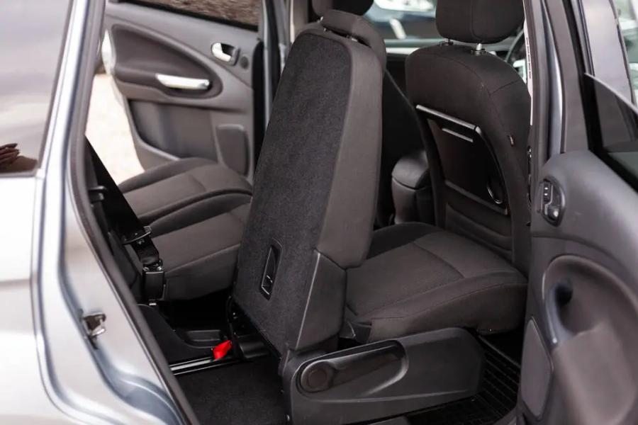 Pelēks Ford S-Max 2009 Rīga, ar dzinēja tilpumu 2.00 L un nobraukumu 259 tūkst. km par 4495 €, foto 15 vietnē AUTOMOTO.COM.LV