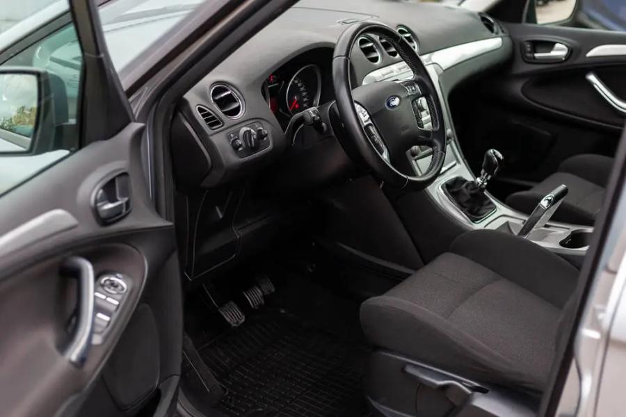 Pelēks Ford S-Max 2009 Rīga, ar dzinēja tilpumu 2.00 L un nobraukumu 259 tūkst. km par 4495 €, foto 17 vietnē AUTOMOTO.COM.LV