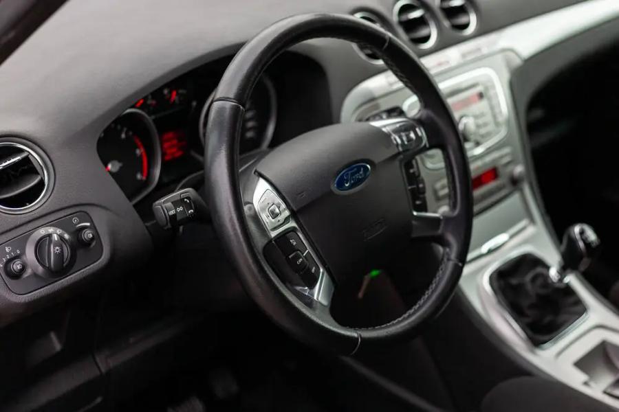 Pelēks Ford S-Max 2009 Rīga, ar dzinēja tilpumu 2.00 L un nobraukumu 259 tūkst. km par 4495 €, foto 20 vietnē AUTOMOTO.COM.LV
