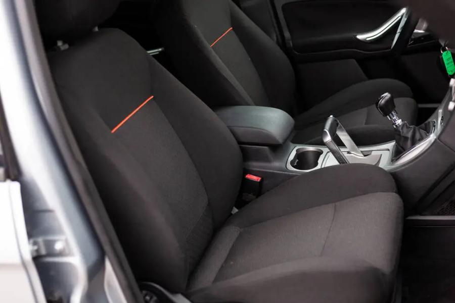 Pelēks Ford S-Max 2009 Rīga, ar dzinēja tilpumu 2.00 L un nobraukumu 259 tūkst. km par 4495 €, foto 23 vietnē AUTOMOTO.COM.LV