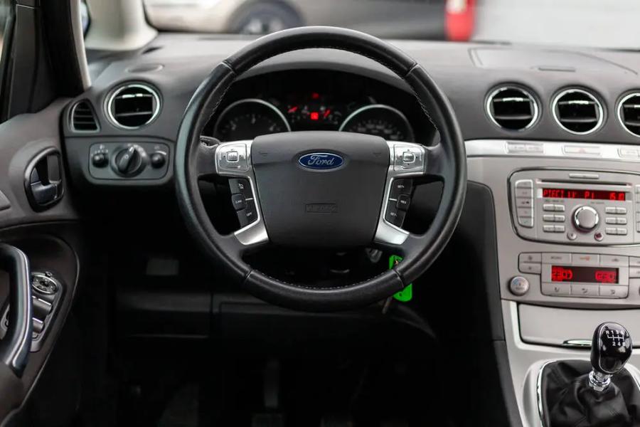 Pelēks Ford S-Max 2009 Rīga, ar dzinēja tilpumu 2.00 L un nobraukumu 259 tūkst. km par 4495 €, foto 25 vietnē AUTOMOTO.COM.LV