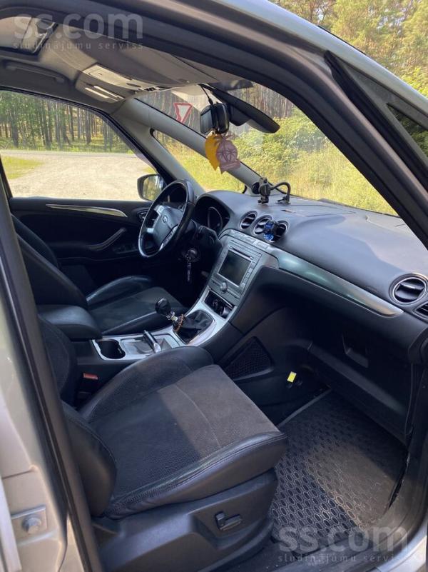 Pelēks Ford S-Max 2006 Talsi, ar dzinēja tilpumu 2.00 L un nobraukumu 328 tūkst. km par 2800 €, foto 3 vietnē AUTOMOTO.COM.LV