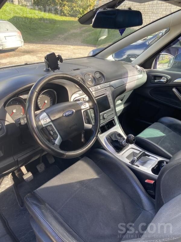 Grey Ford S-Max 2006 in Talsi, with an engine capacity of 2.00 L and mileage of 329 thousand km for 2200 €, photo 6 on AUTOMOTO.COM.LV
