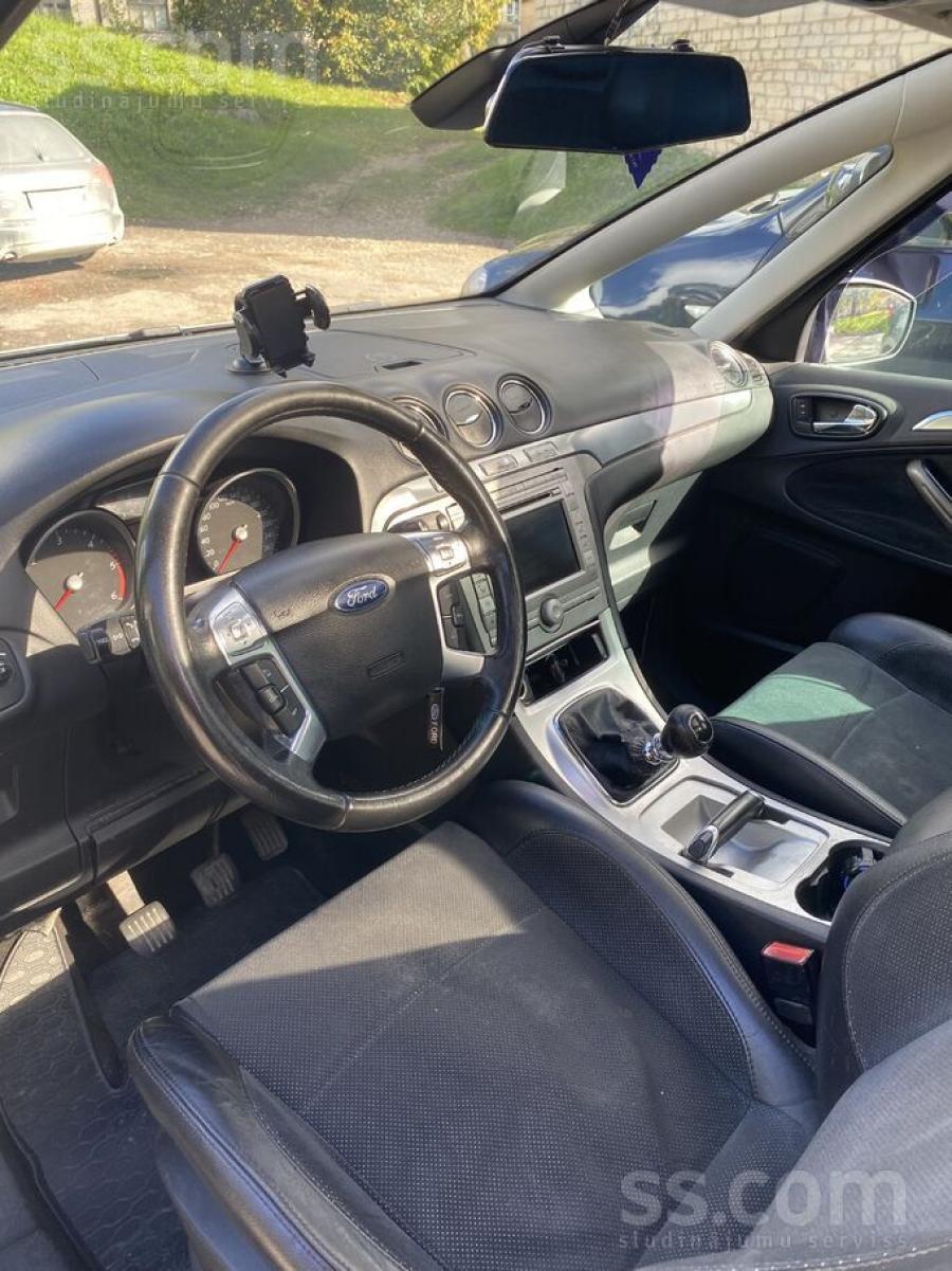 Grey Ford S-Max 2006 in Talsi, with an engine capacity of 2.00 L and mileage of 329 thousand km for 2200 €, photo 6 on AUTOMOTO.COM.LV