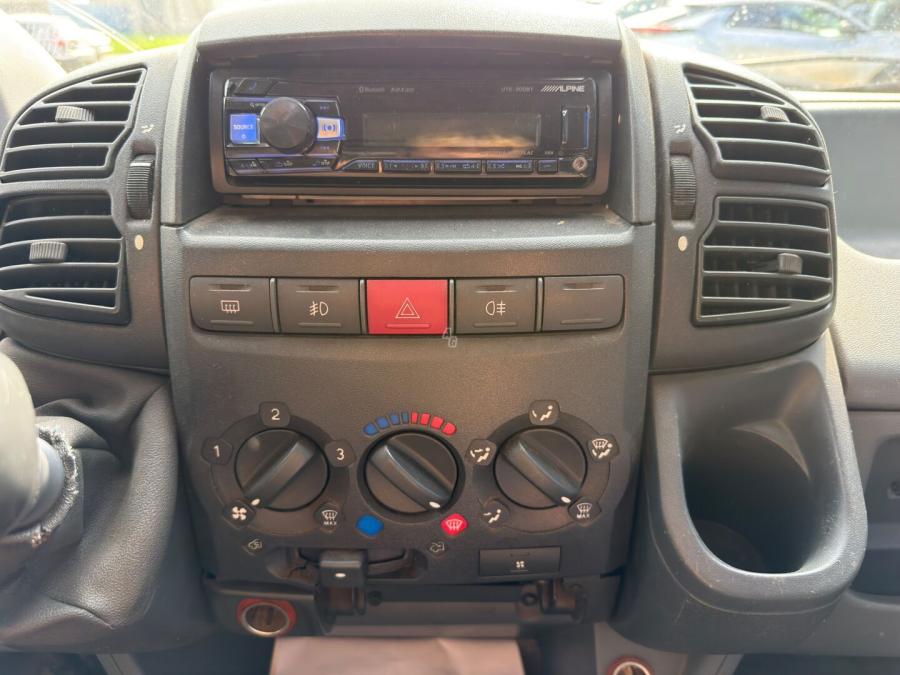 Grey Ford S-Max 2016 in Panevezys, with an engine capacity of 2.00 L and mileage of 283 thousand km for 1158 €, photo 17 on AUTOMOTO.COM.LV