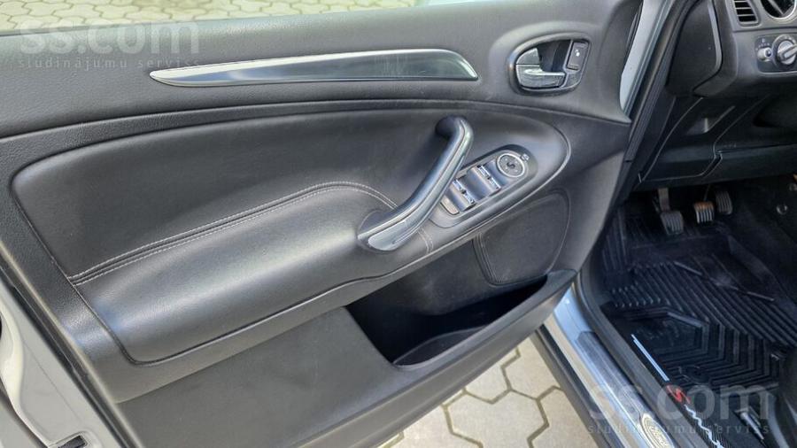 Grey Ford S-Max 2011 in Riga, with an engine capacity of 2.00 L and mileage of 293 thousand km for 3950 €, photo 20 on AUTOMOTO.COM.LV