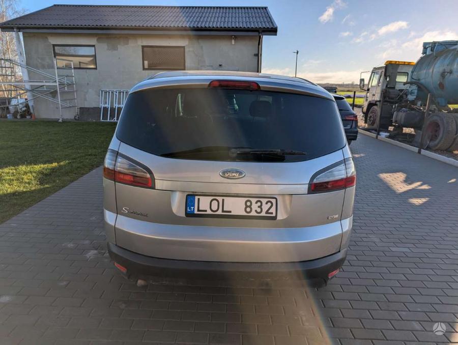 Pelēks Ford S-Max 2006 Šauļi, ar dzinēja tilpumu 1.75 L un nobraukumu 232 tūkst. km par 2200 €, foto 4 vietnē AUTOMOTO.COM.LV