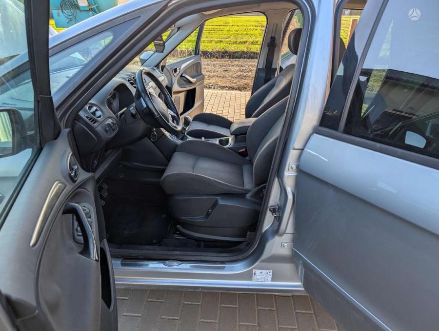 Pelēks Ford S-Max 2006 Šauļi, ar dzinēja tilpumu 1.75 L un nobraukumu 232 tūkst. km par 2200 €, foto 6 vietnē AUTOMOTO.COM.LV