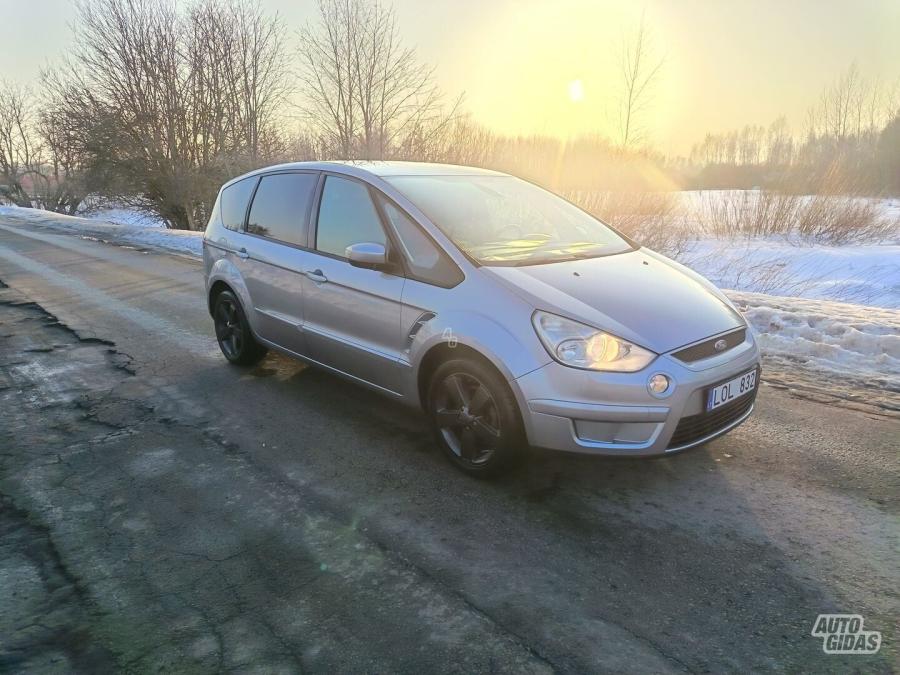 Grey Ford S-Max 2006 in Siauliai, with an engine capacity of 1.80 L and mileage of 233 thousand km for 1450 €, photo 1 on AUTOMOTO.COM.LV