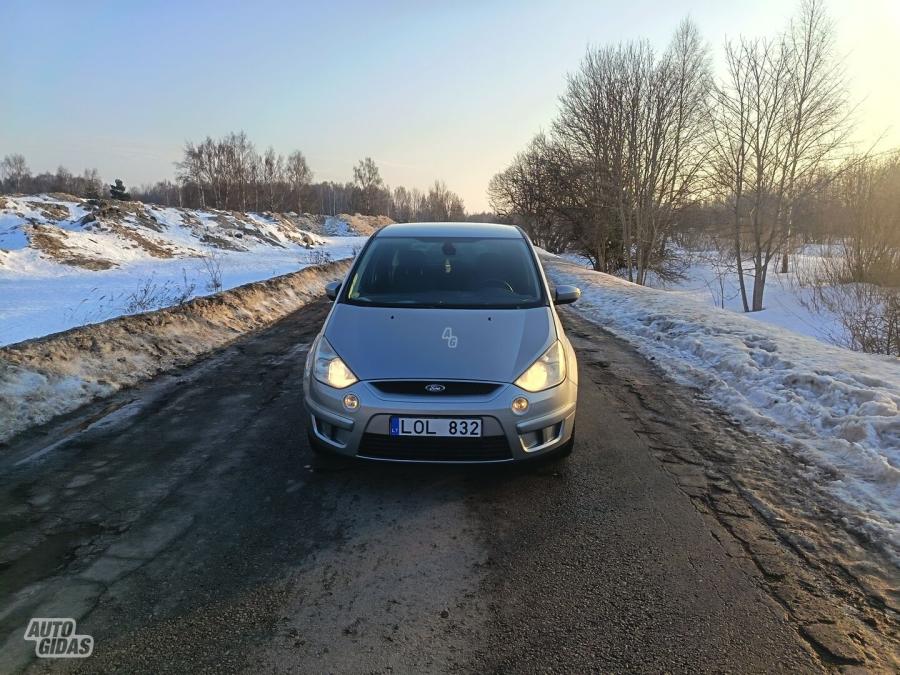 Grey Ford S-Max 2006 in Siauliai, with an engine capacity of 1.80 L and mileage of 233 thousand km for 1450 €, photo 2 on AUTOMOTO.COM.LV