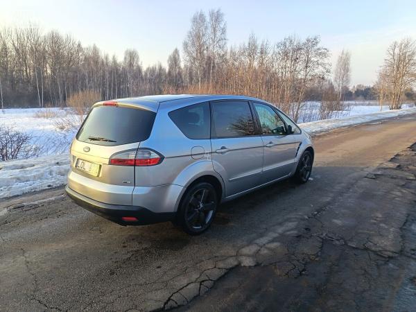 Grey Ford S-Max 2006 in Siauliai, with an engine capacity of 1.80 L and mileage of 233 thousand km for 1450 €, photo 3 on AUTOMOTO.COM.LV