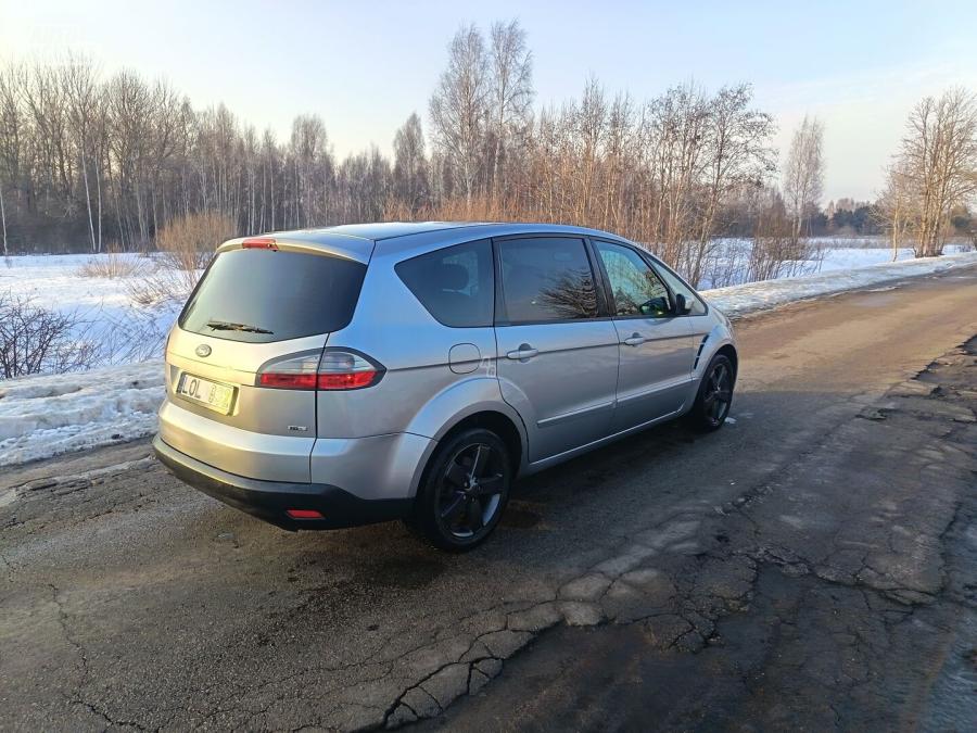 Grey Ford S-Max 2006 in Siauliai, with an engine capacity of 1.80 L and mileage of 233 thousand km for 1450 €, photo 3 on AUTOMOTO.COM.LV