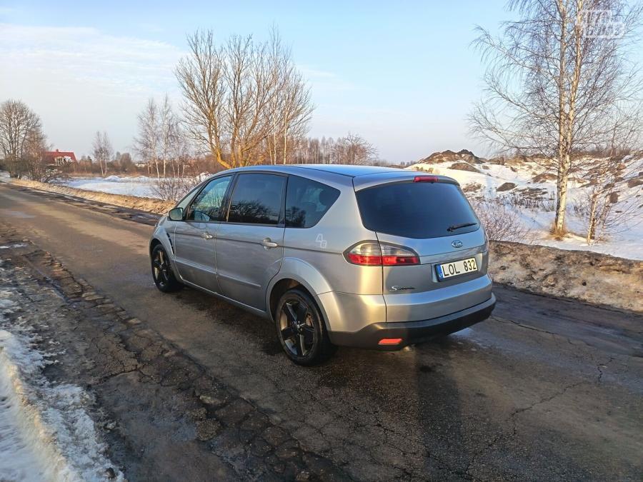 Grey Ford S-Max 2006 in Siauliai, with an engine capacity of 1.80 L and mileage of 233 thousand km for 1450 €, photo 6 on AUTOMOTO.COM.LV
