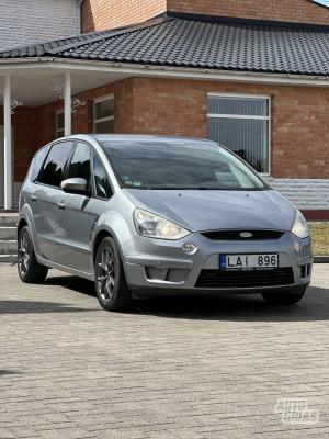 Grey Ford S-Max 2006 in Vilnius, with an engine capacity of 1.80 L and mileage of 244 thousand km for 1950 €, photo  on AUTOMOTO.COM.LV