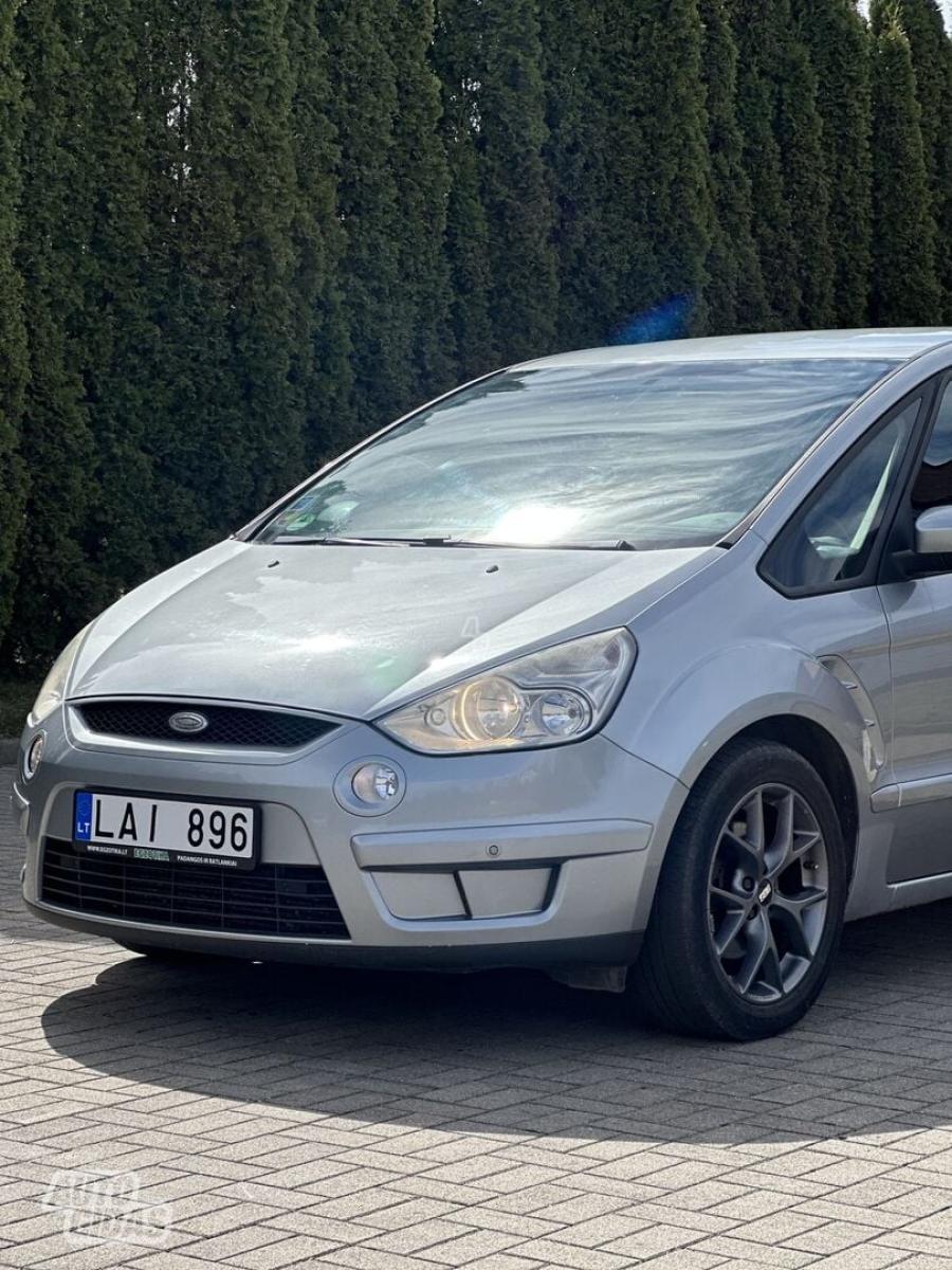 Pelēks Ford S-Max 2006 Viļņa, ar dzinēja tilpumu 1.80 L un nobraukumu 244 tūkst. km par 1950 €, foto 7 vietnē AUTOMOTO.COM.LV