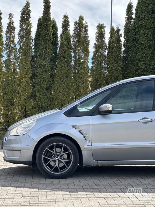 Pelēks Ford S-Max 2006 Viļņa, ar dzinēja tilpumu 1.80 L un nobraukumu 244 tūkst. km par 1950 €, foto 9 vietnē AUTOMOTO.COM.LV