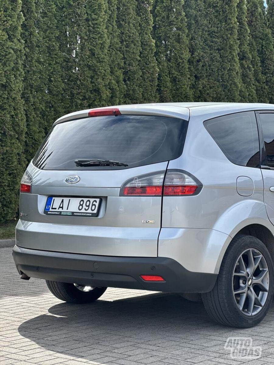 Pelēks Ford S-Max 2006 Viļņa, ar dzinēja tilpumu 1.80 L un nobraukumu 244 tūkst. km par 1950 €, foto 24 vietnē AUTOMOTO.COM.LV